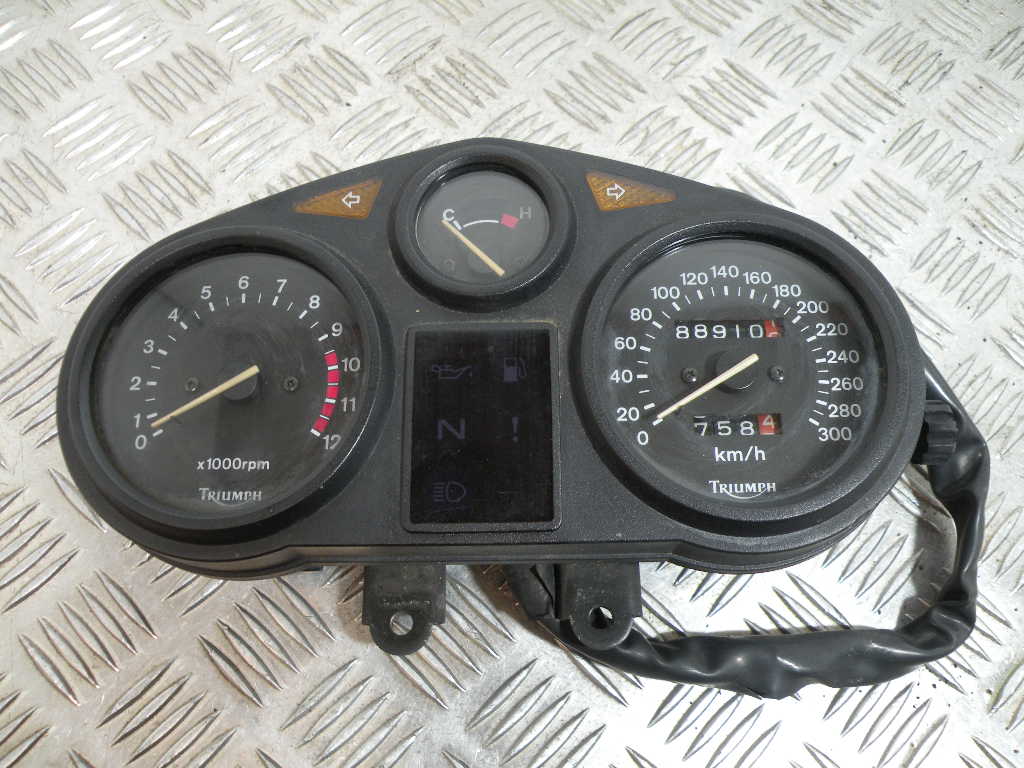 Compteur (88 910 km) TRIUMPH TROPHY 3 900 4T -1993- – Motobike 60