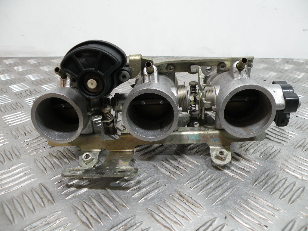 Rampe d’injection TRIUMPH 955 SPRINT 4t -2000- | Motobike 60